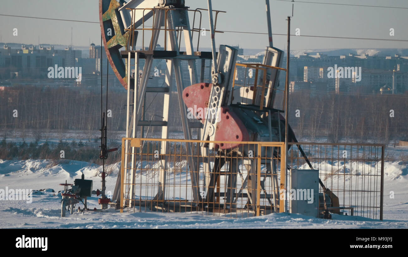 Operating unit for crude oil production against the background of the ...