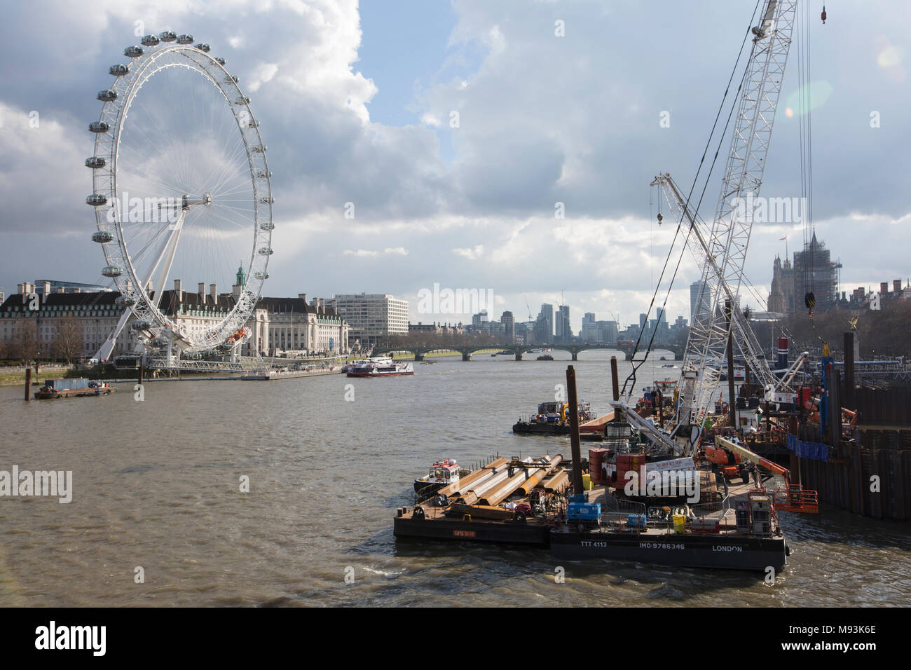 Construction london eye hi-res stock photography and images - Alamy
