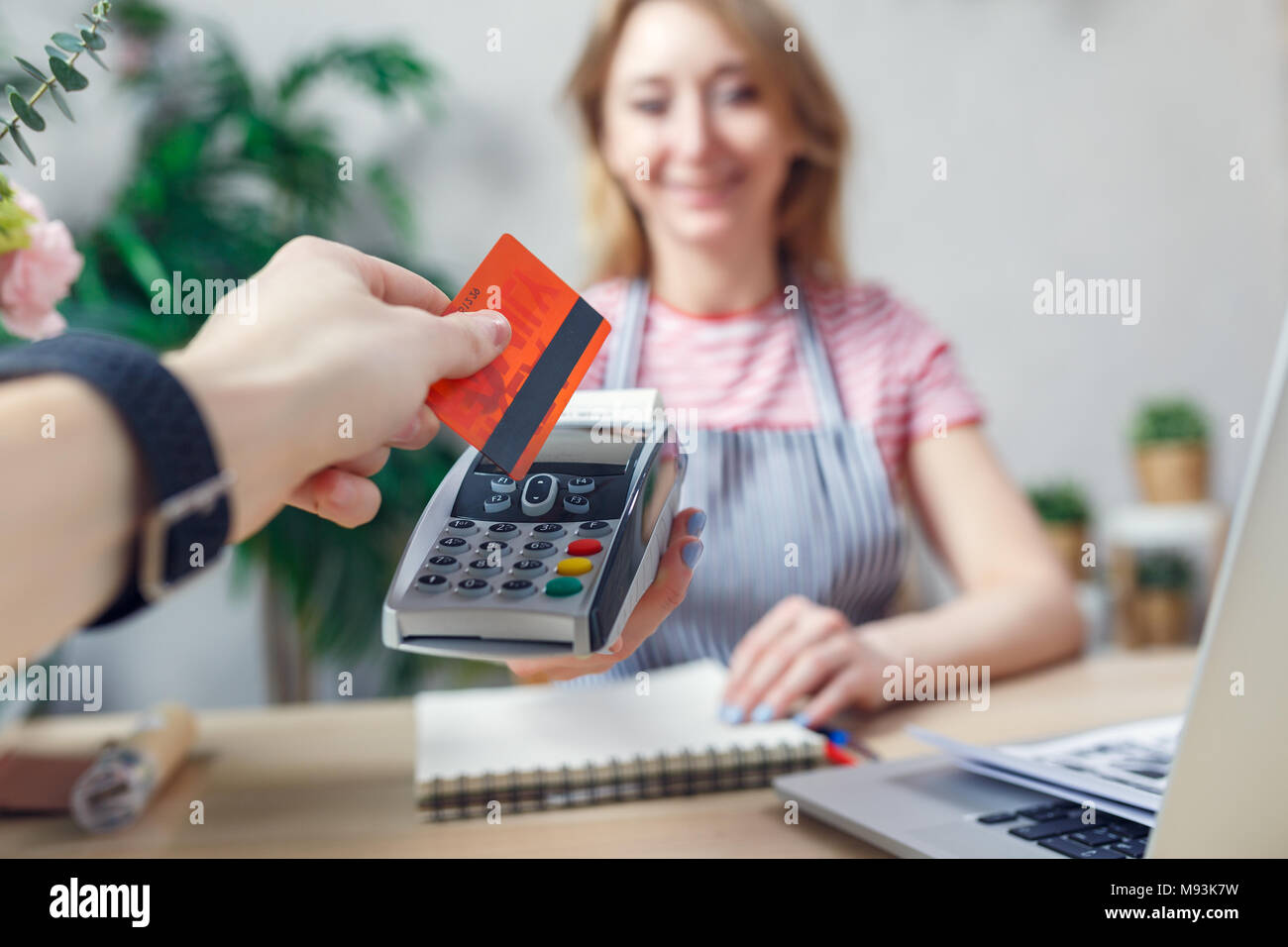 POS-terminal in the shop Stock Photo - Alamy