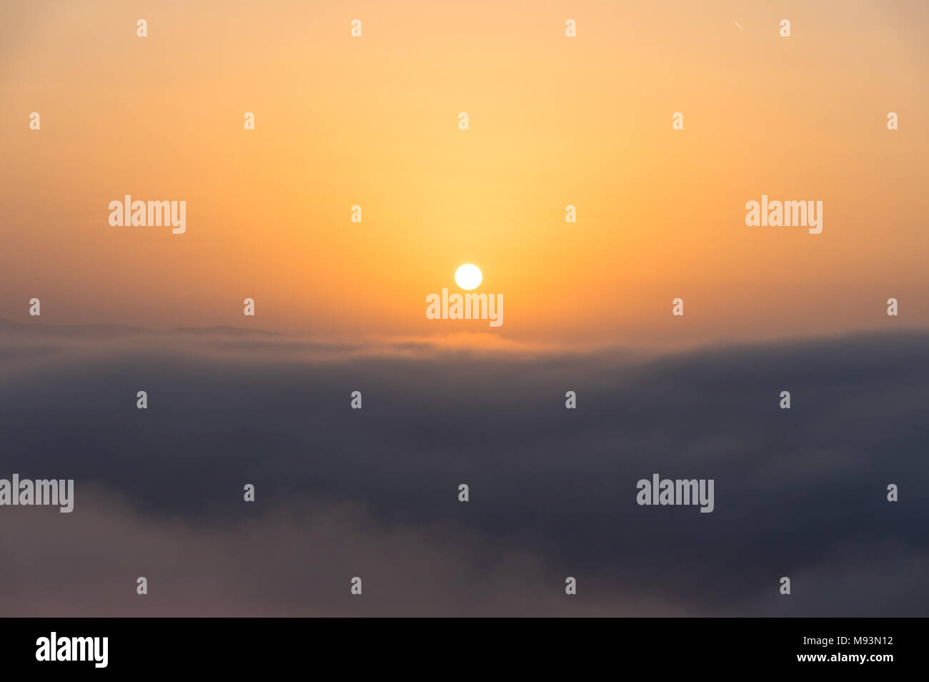 Static clouds hi-res stock photography and images - Alamy