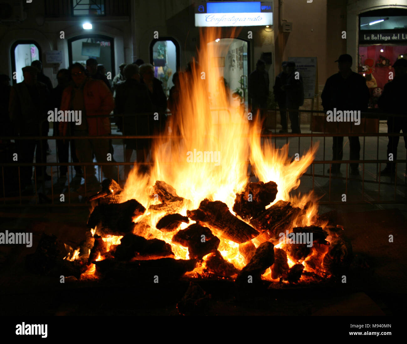 Big bonfire hi-res stock photography and images - Alamy
