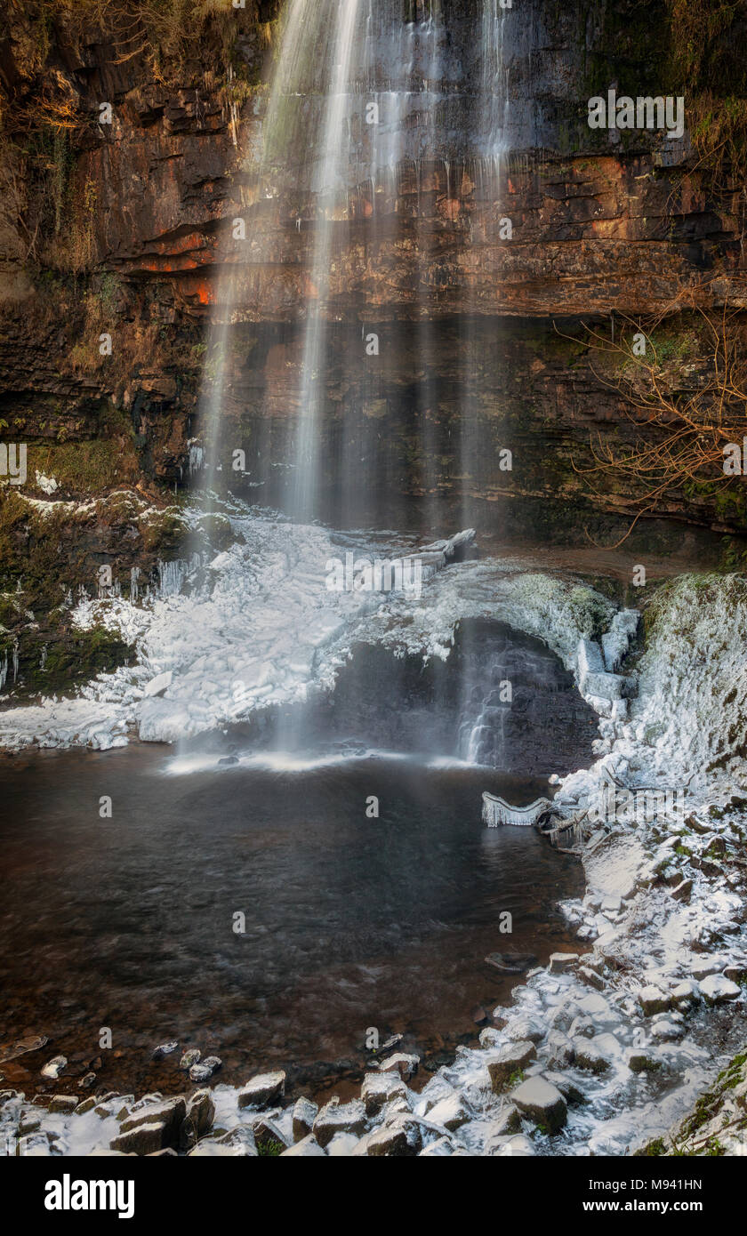 Waterfalls with snow hi-res stock photography and images - Alamy