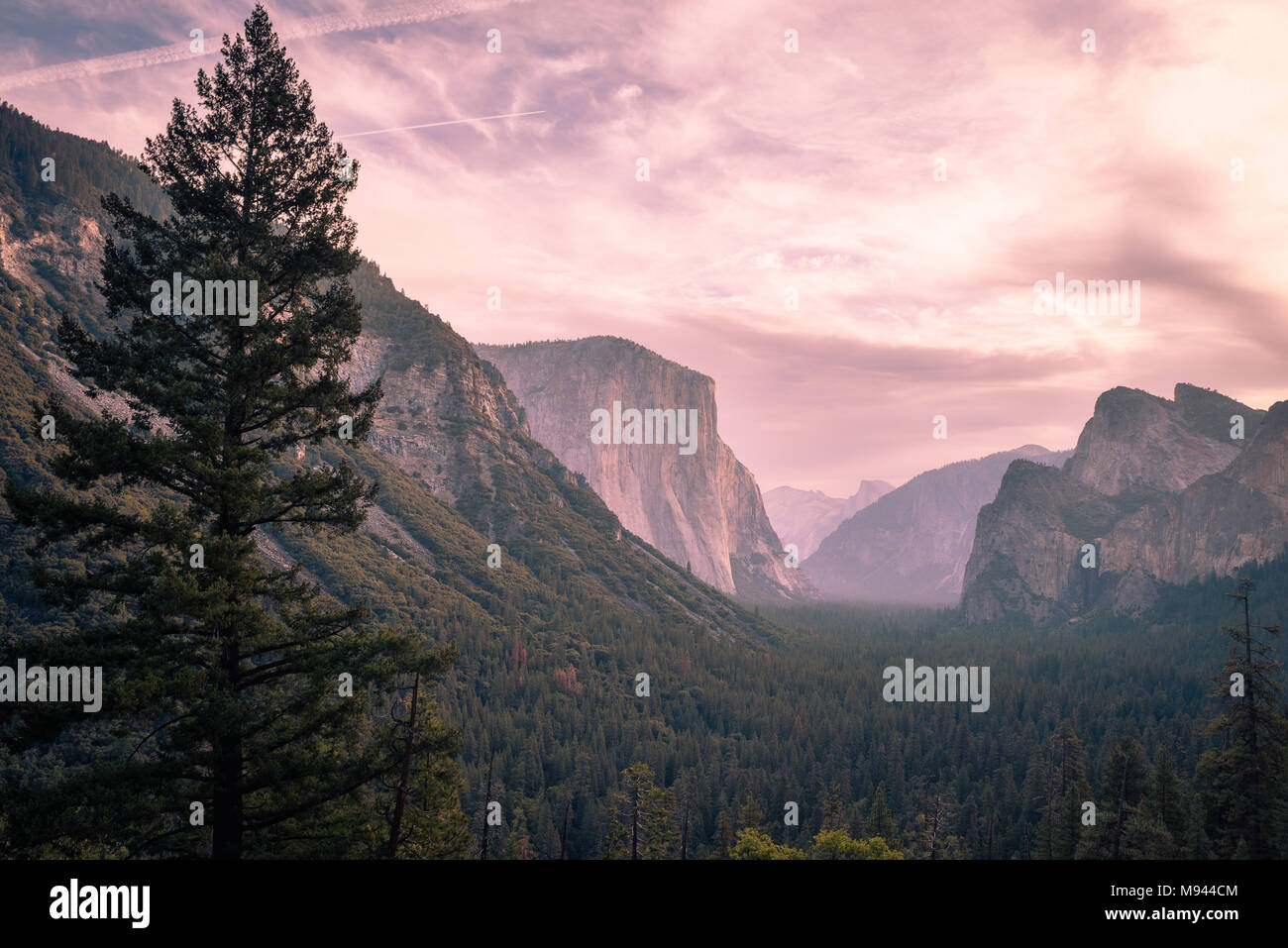Yosemite National Park seen from Tunnel View Stock Photo - Alamy