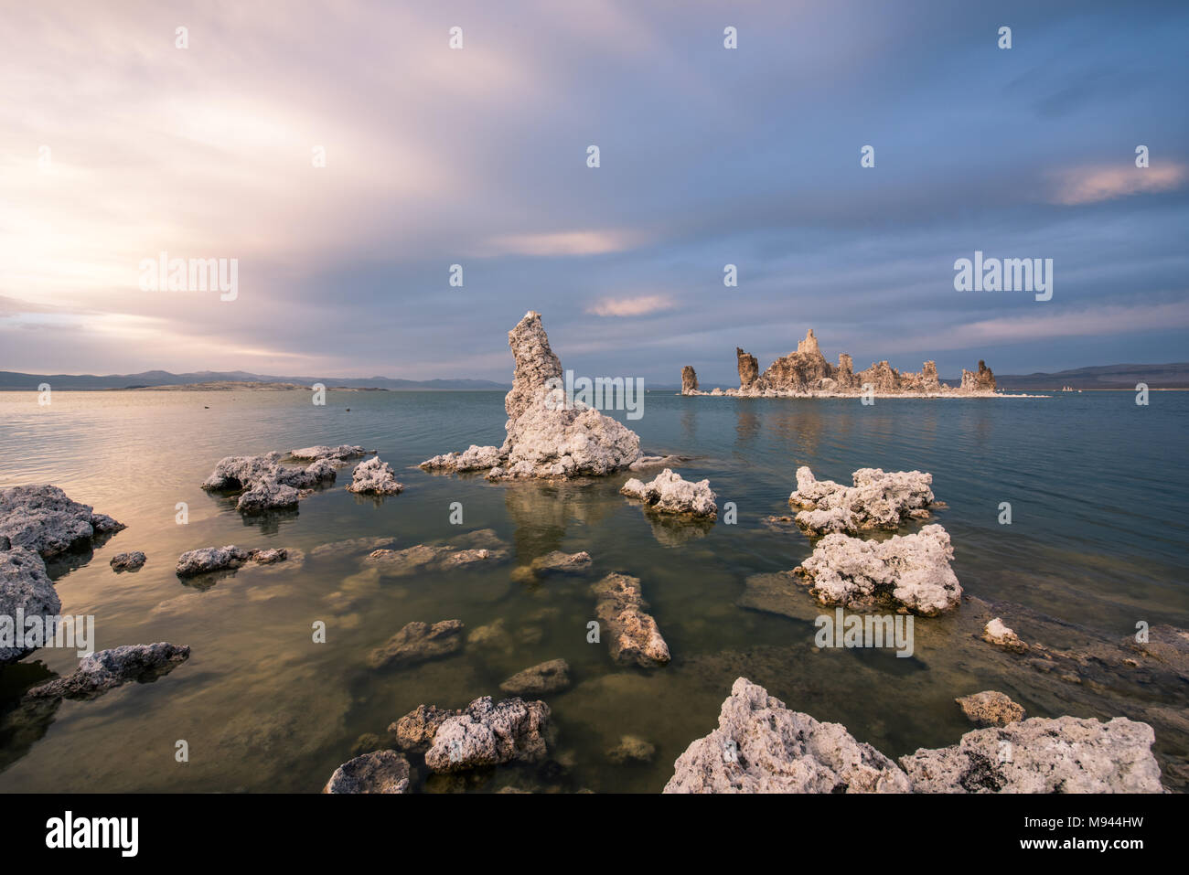 Crystalline salt structures in California's Mono Lake Stock Photo - Alamy