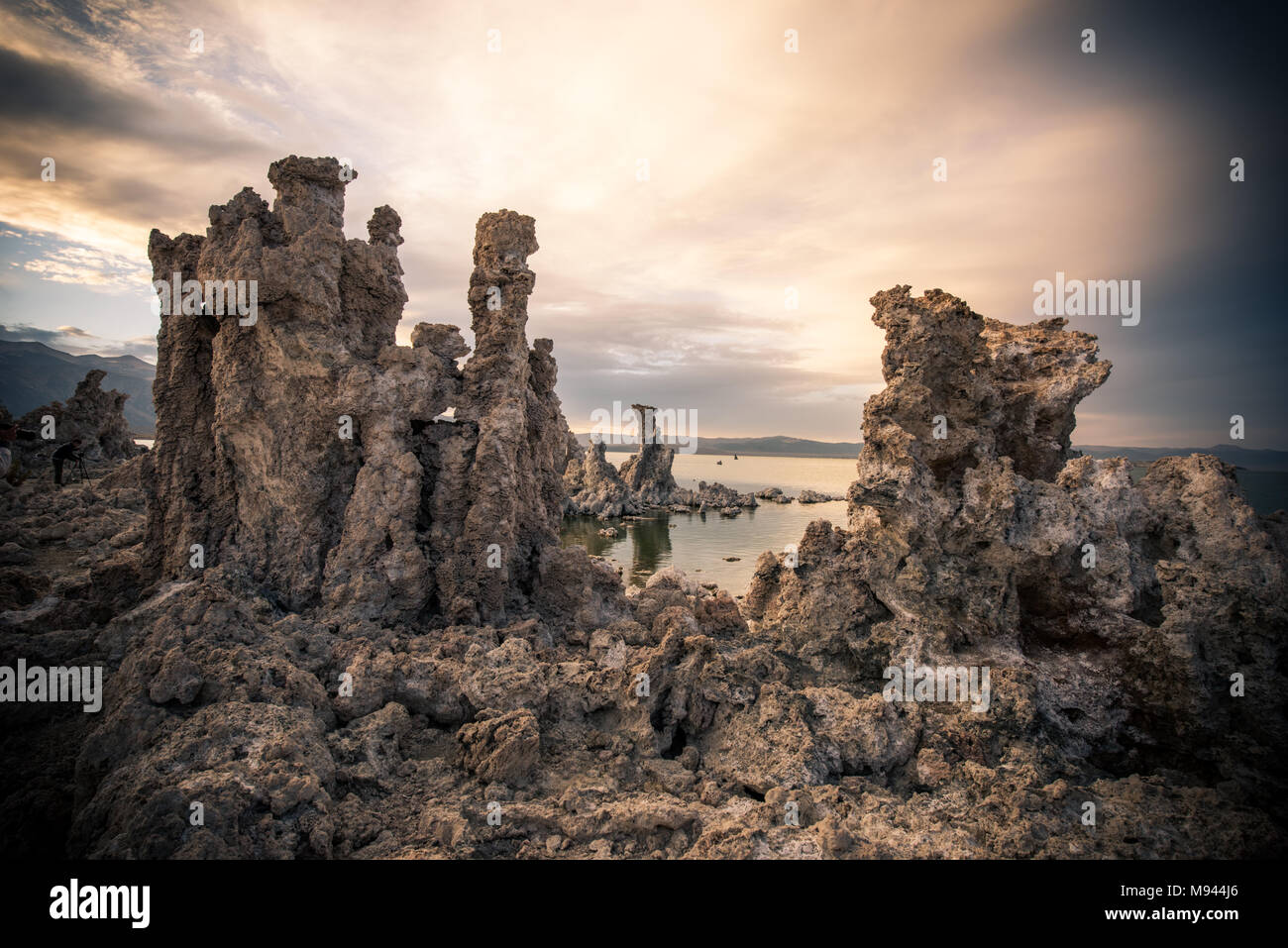 Crystalline salt structures in California's Mono Lake Stock Photo - Alamy