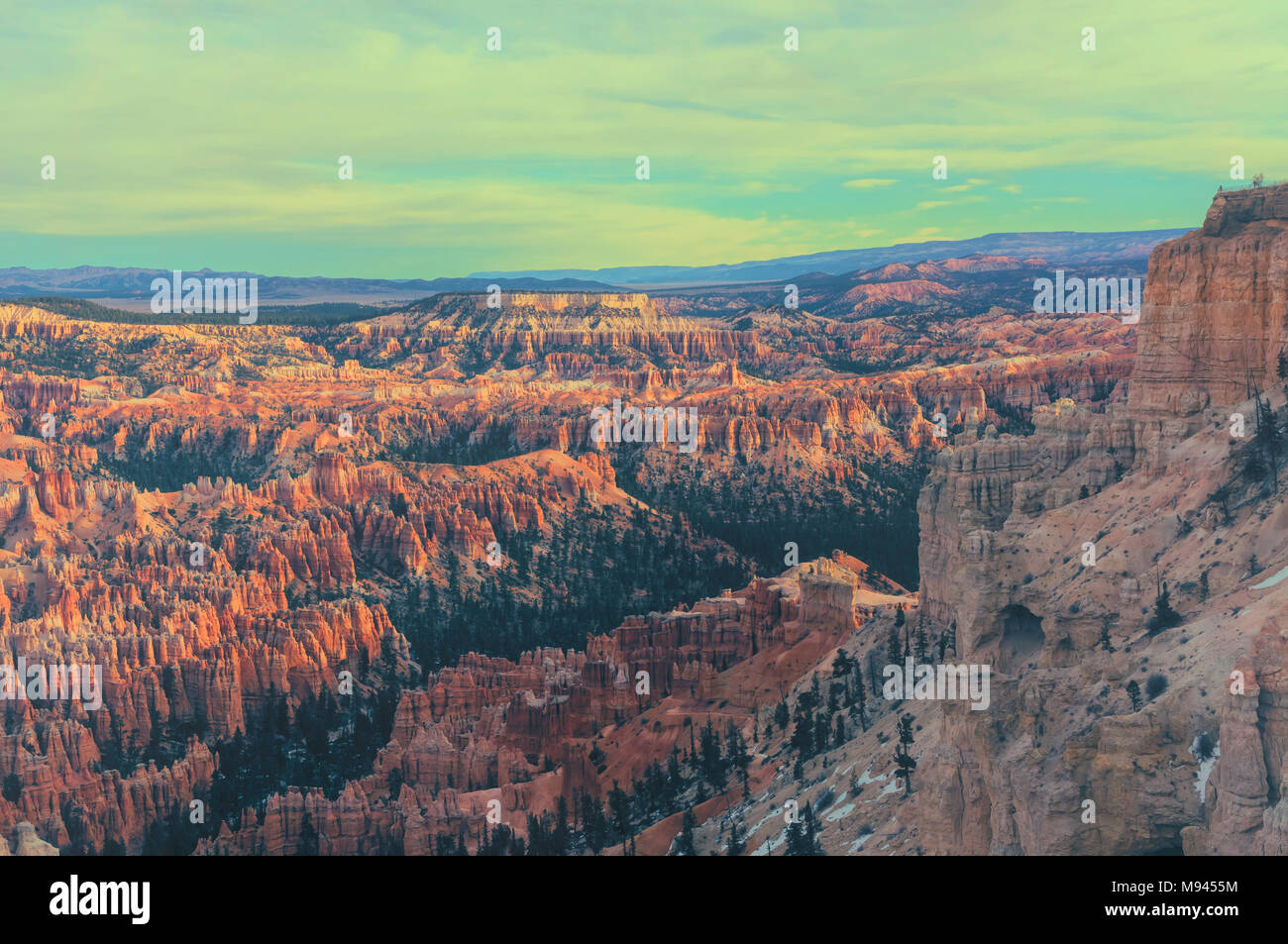 Morning in Bryce Canyon at Bryce Point, Bryce Canyon National Park ...