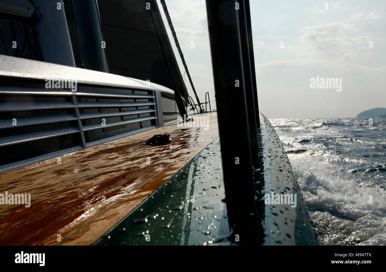 Nacira 67 designed by Axel de Beaufort. The result is a wide planning ...