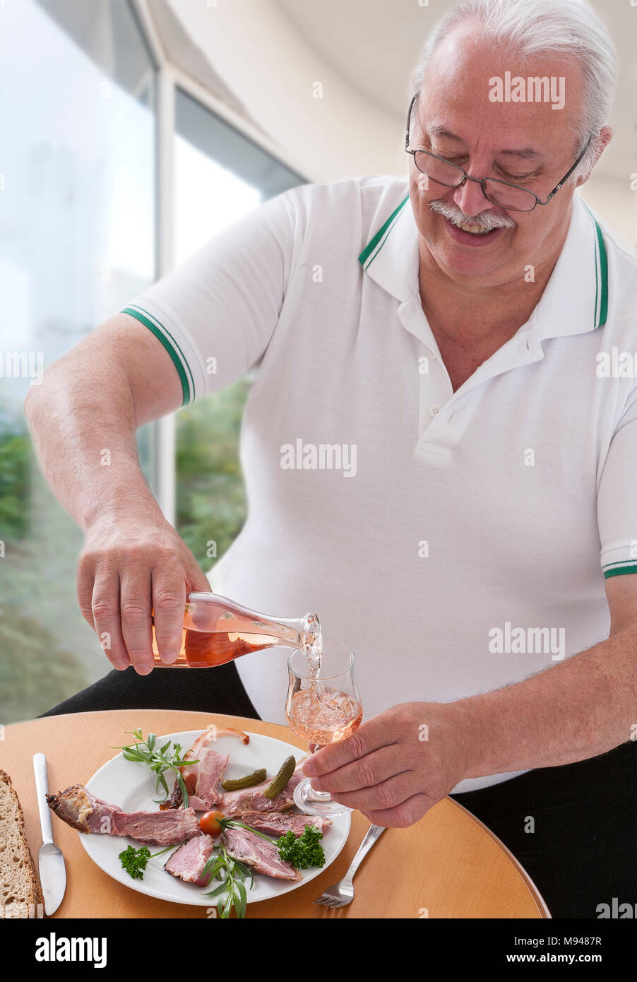Fat man eating hi-res stock photography and images - Alamy