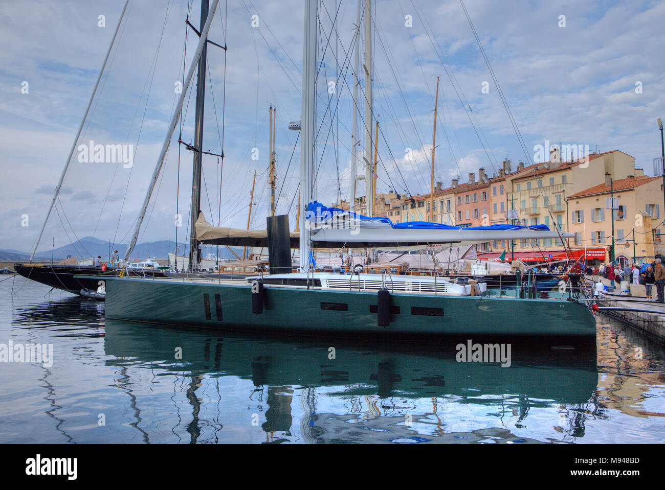 Nacira 67 designed by Axel de Beaufort. The result is a wide planning ...