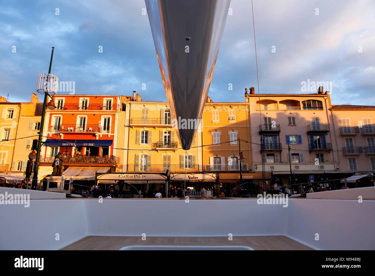 Nacira 67 designed by Axel de Beaufort. The result is a wide planning ...