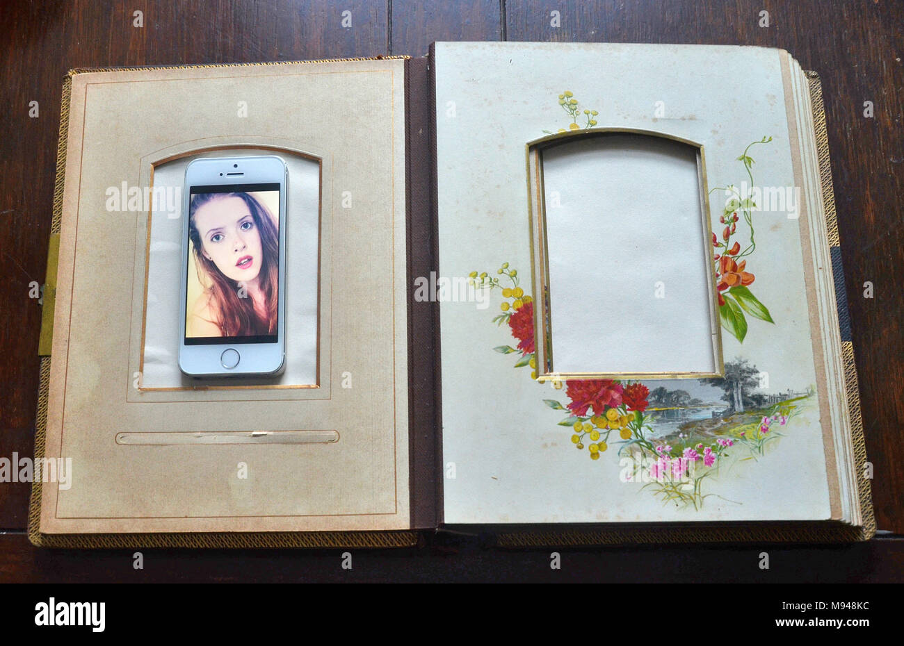 Modern photo album hi-res stock photography and images - Alamy