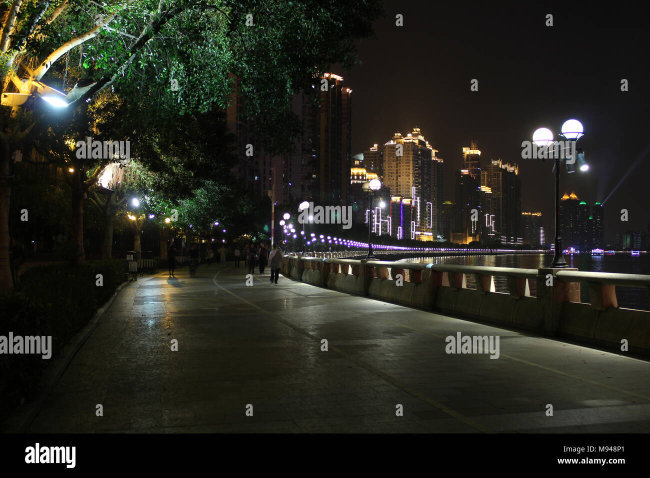 Path in chinese garden hi-res stock photography and images - Alamy