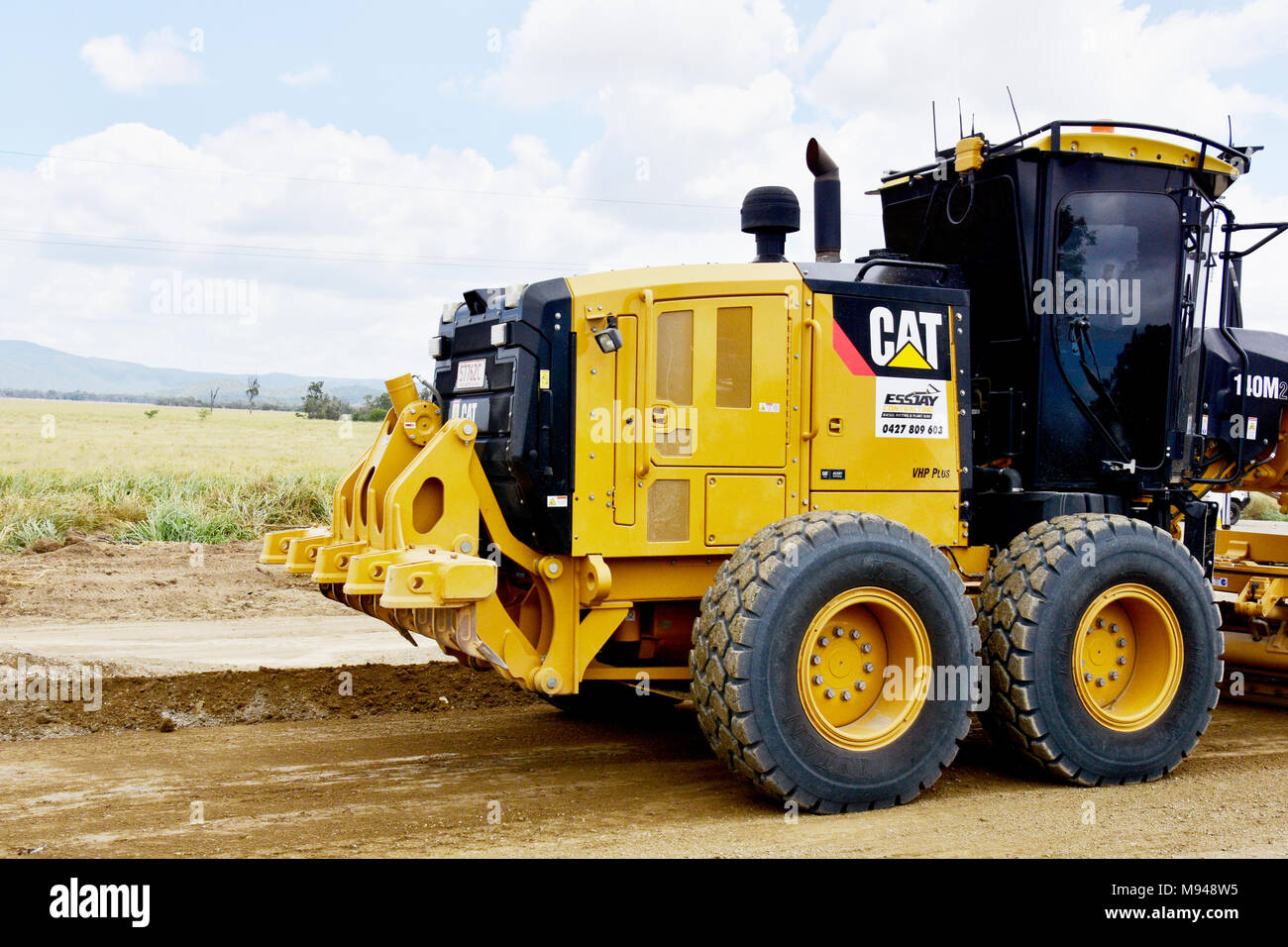 14om cat grader working on road works hi-res stock photography and ...