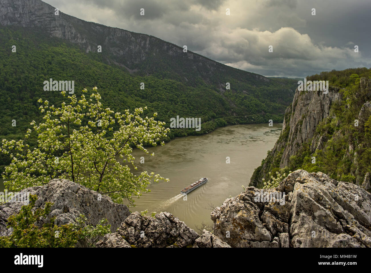 High iron gates hi-res stock photography and images - Alamy