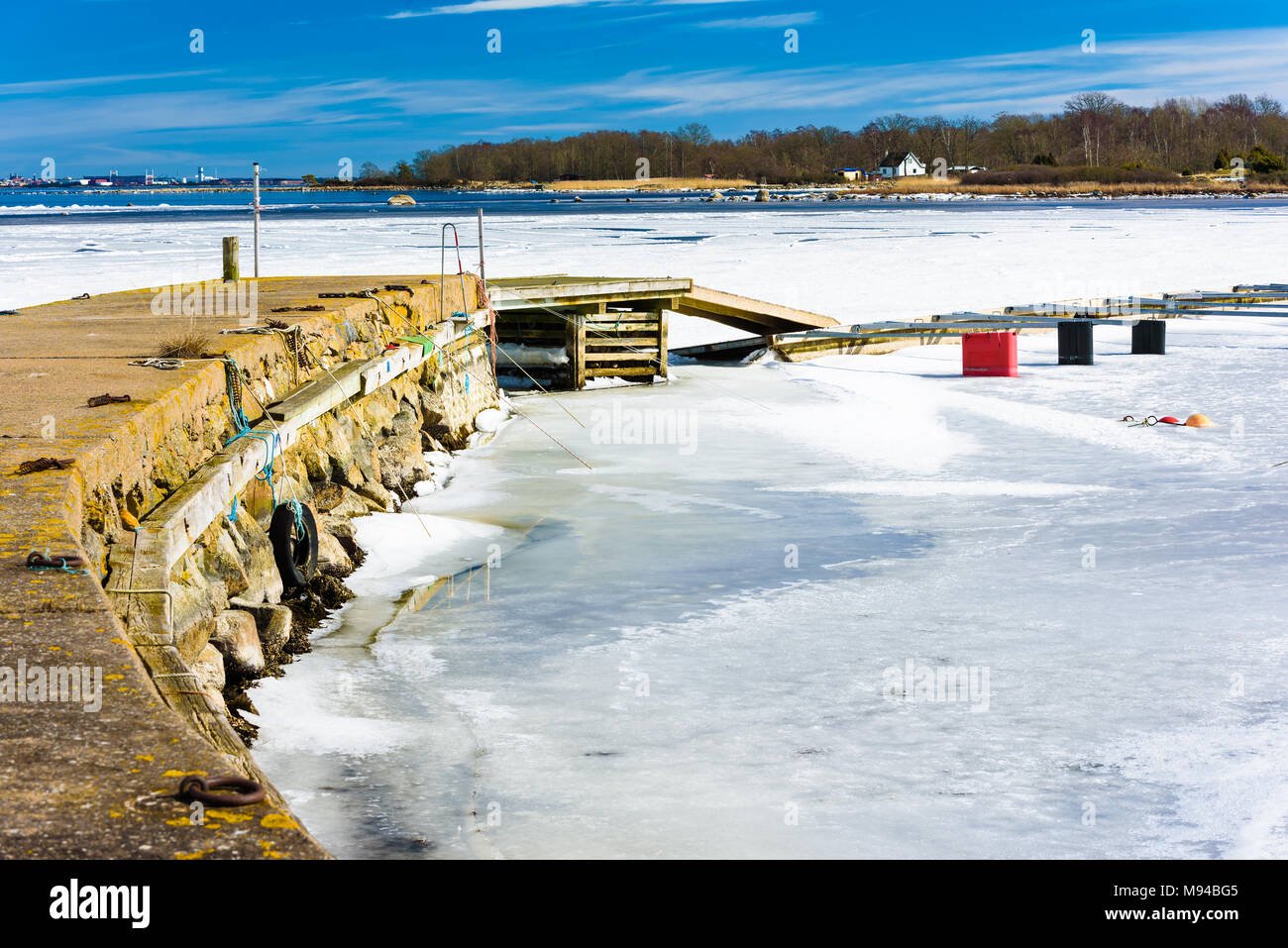 Warm sunny spring weather hi-res stock photography and images - Alamy