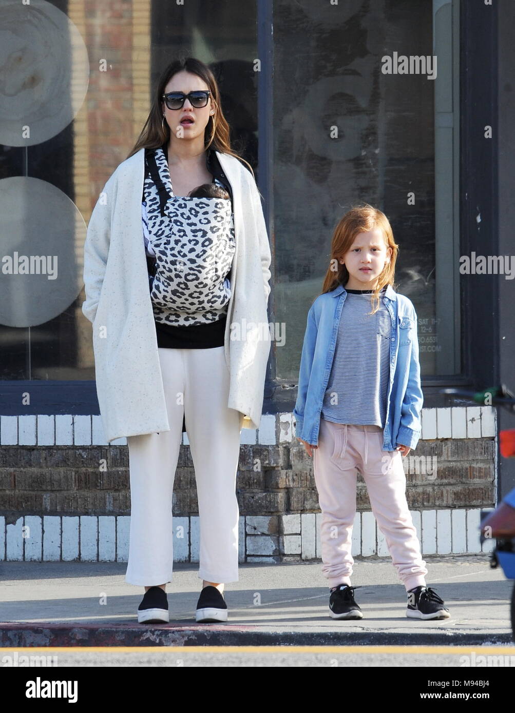 Jessica Alba meets with her parents for lunch at The Otheroom in Venice ...