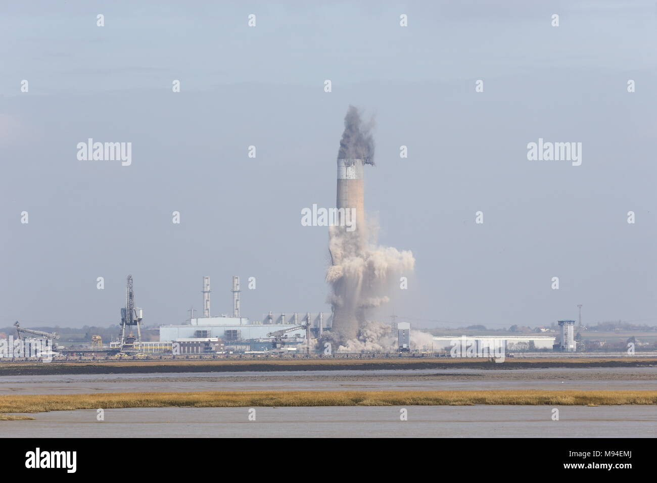 The chimney stack at Uniper's decommissioned, Kingsnorth Power Station ...