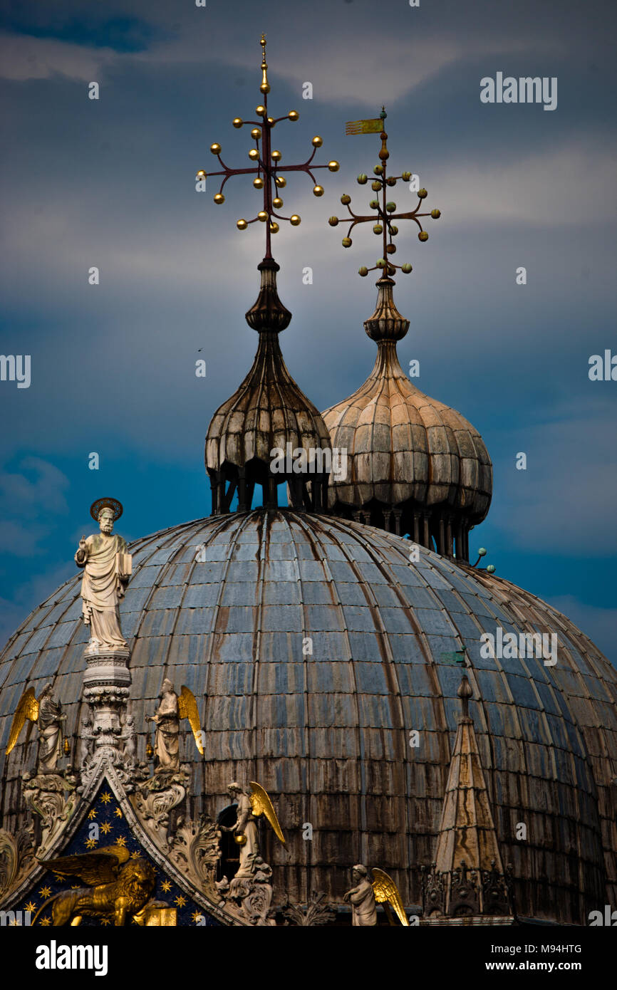The iconic roof and domes of the St Marks Basilica en St. Marks square ...