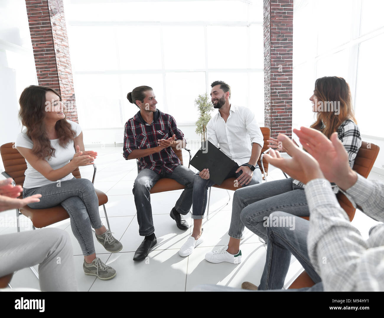 Business people are applauding Stock Photo - Alamy