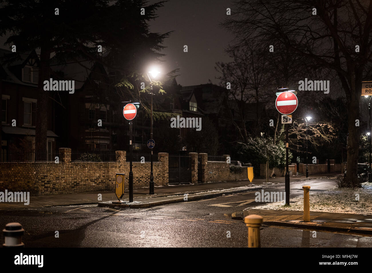 No entry signs hi-res stock photography and images - Alamy