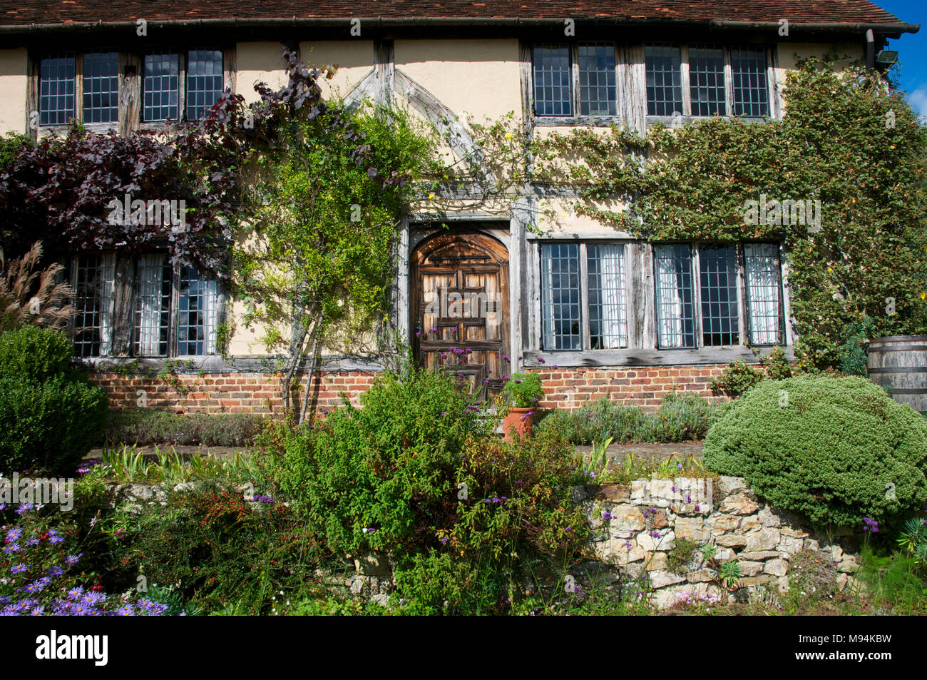 Original side of long barn hi-res stock photography and images - Alamy