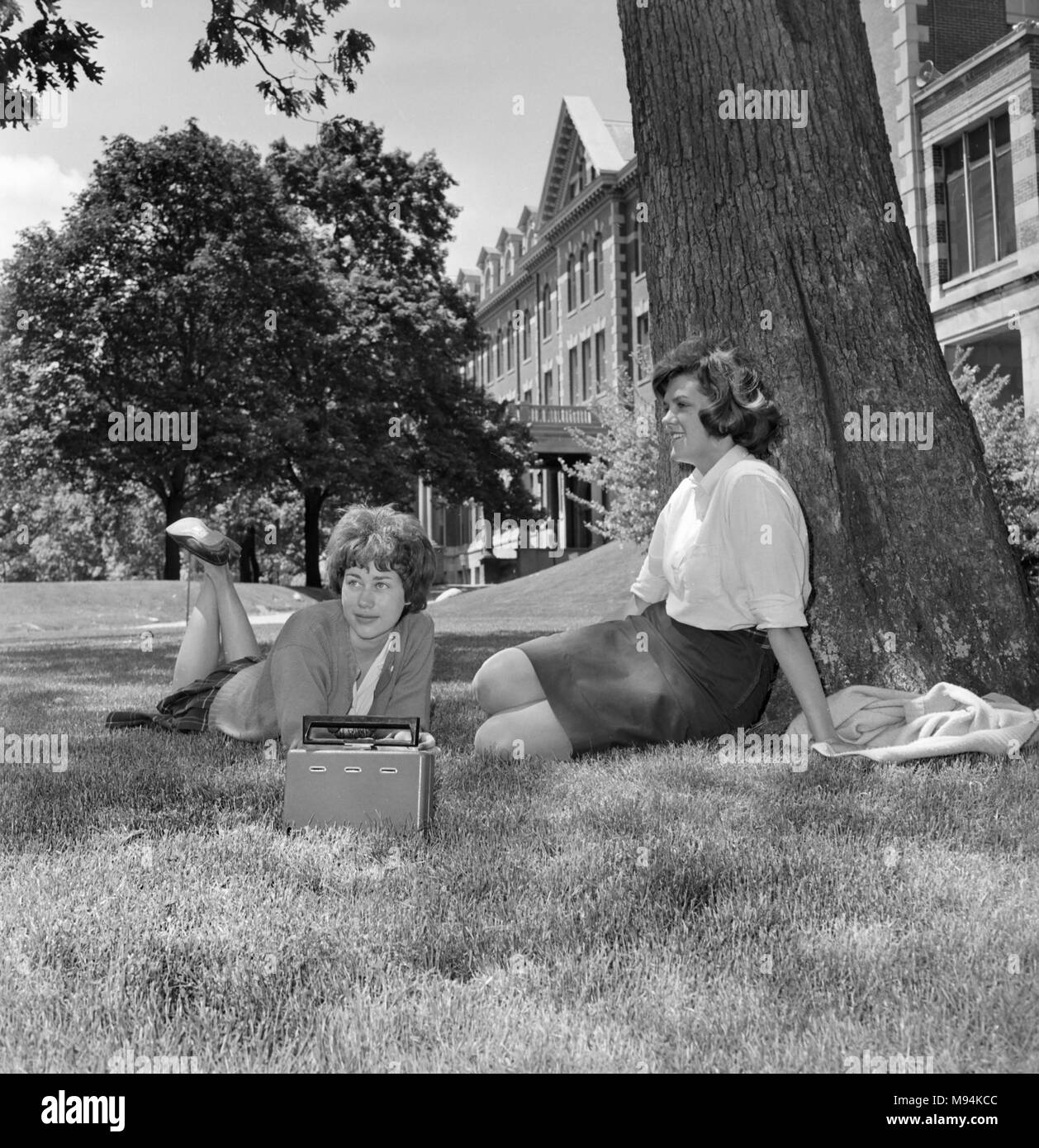 College and 1950s hi-res stock photography and images - Alamy