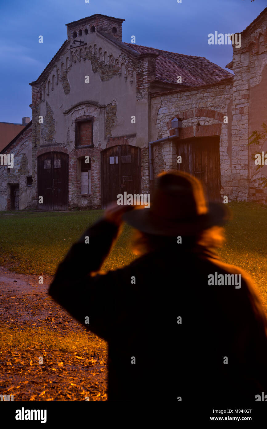 Shadow man wearing cowboy hi-res stock photography and images - Alamy