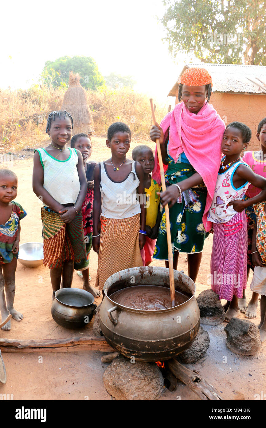 Making shea butter hi-res stock photography and images - Alamy
