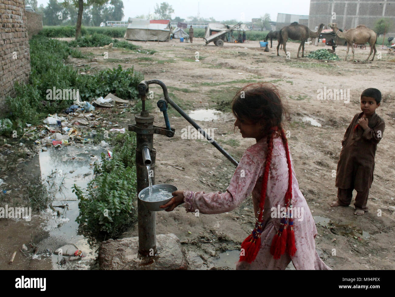 Girl from slum hi-res stock photography and images - Alamy
