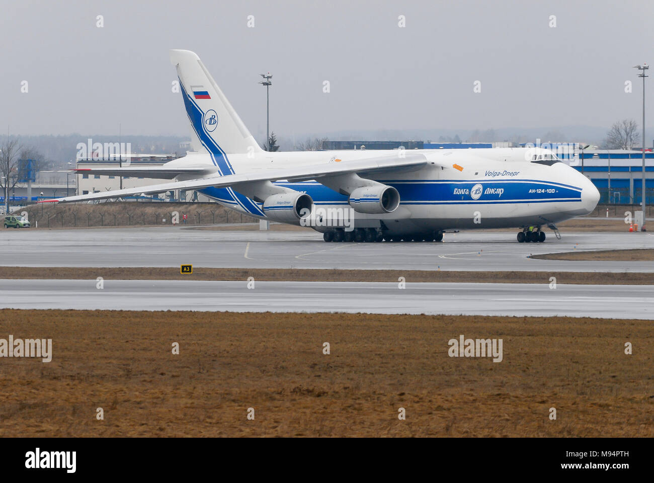 Antonov an 124 ruslan hi-res stock photography and images - Alamy