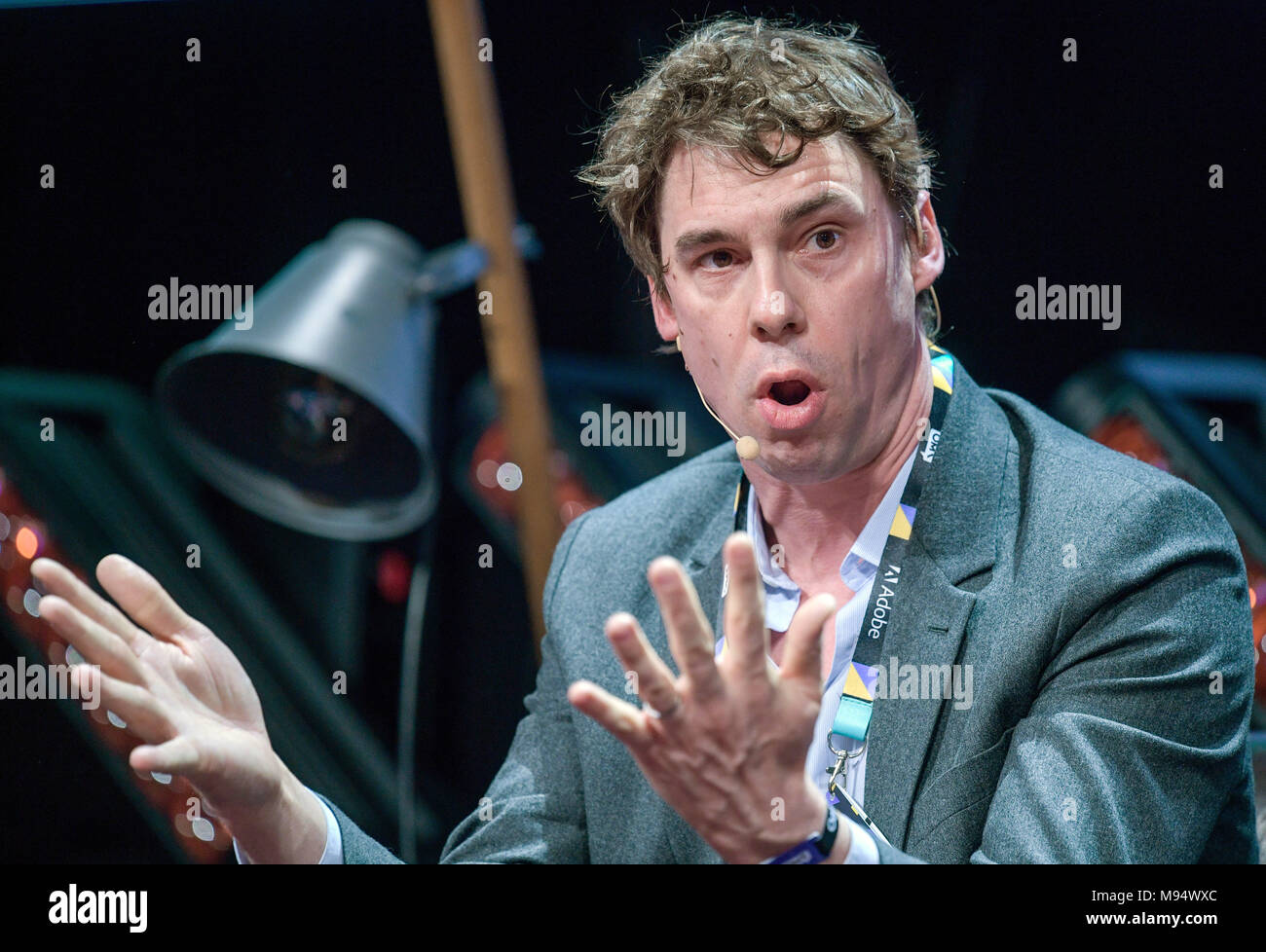 Marketing online photo campaign hi-res stock photography and images - Alamy