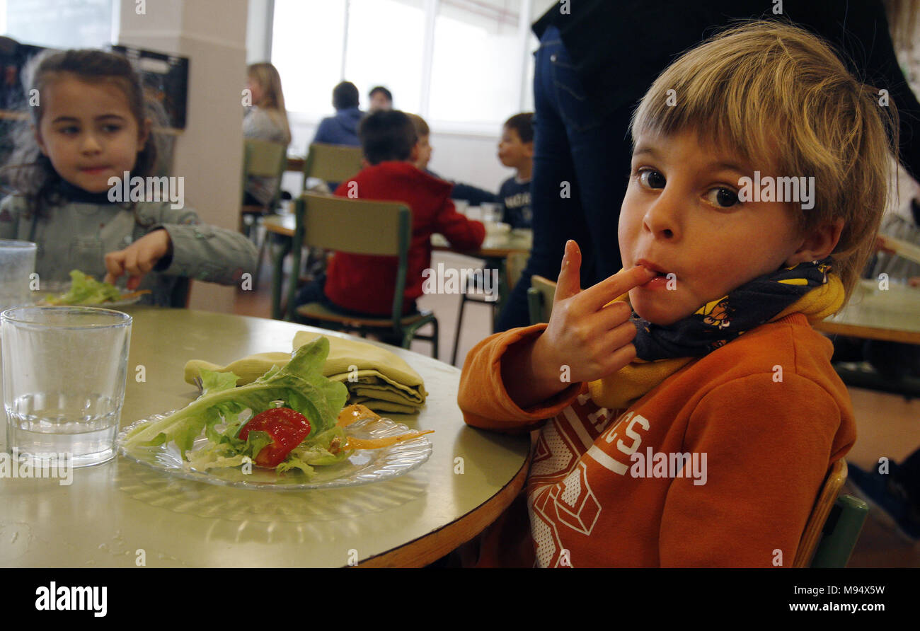 Spain school lunch hi-res stock photography and images - Alamy