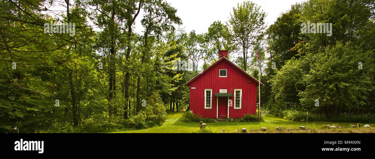Little red schoolhouse hi-res stock photography and images - Alamy
