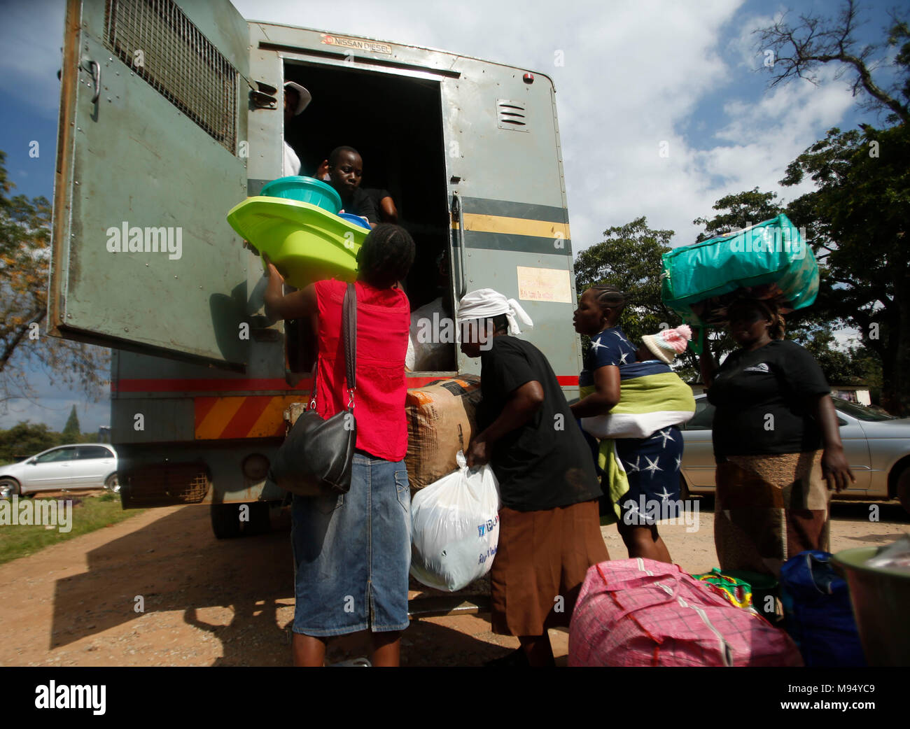 Harare, Zimbabwe. 22nd Mar, 2018. Released prisoners leave the ...