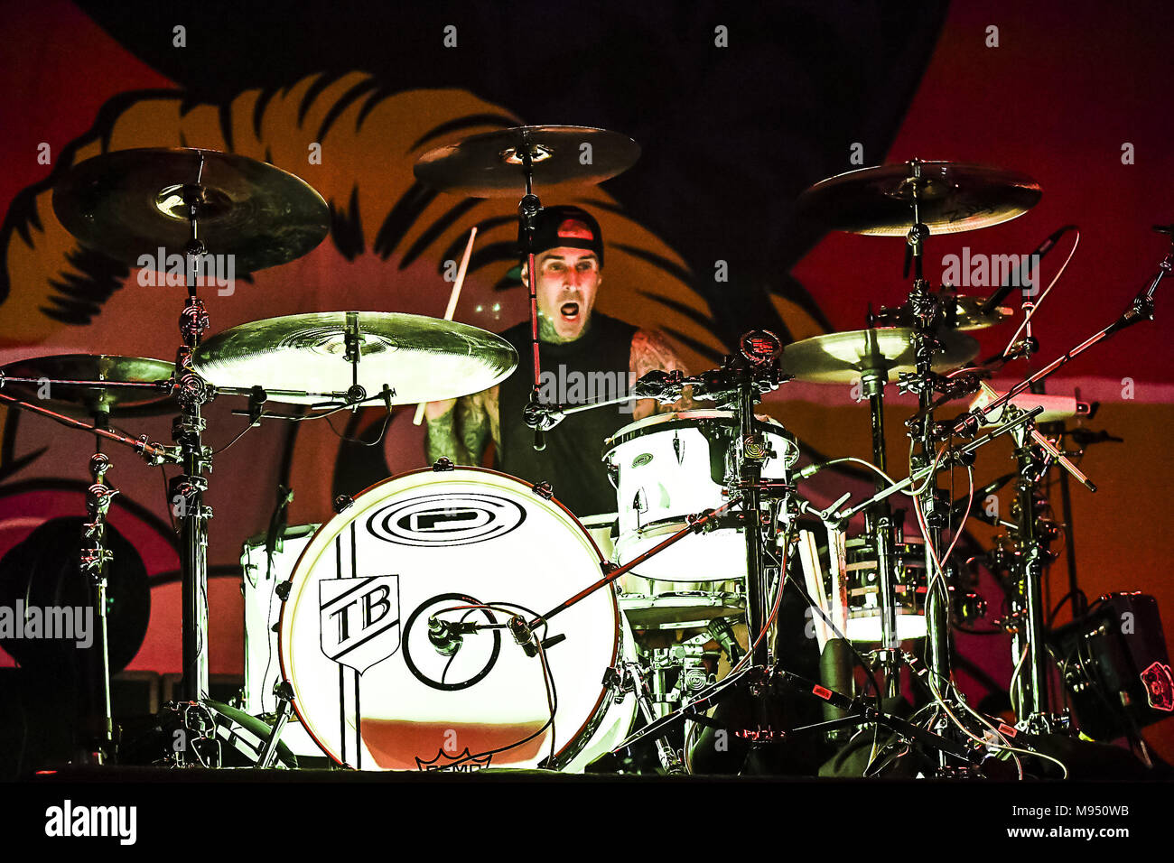 Travis barker drums hi-res stock photography and images - Alamy