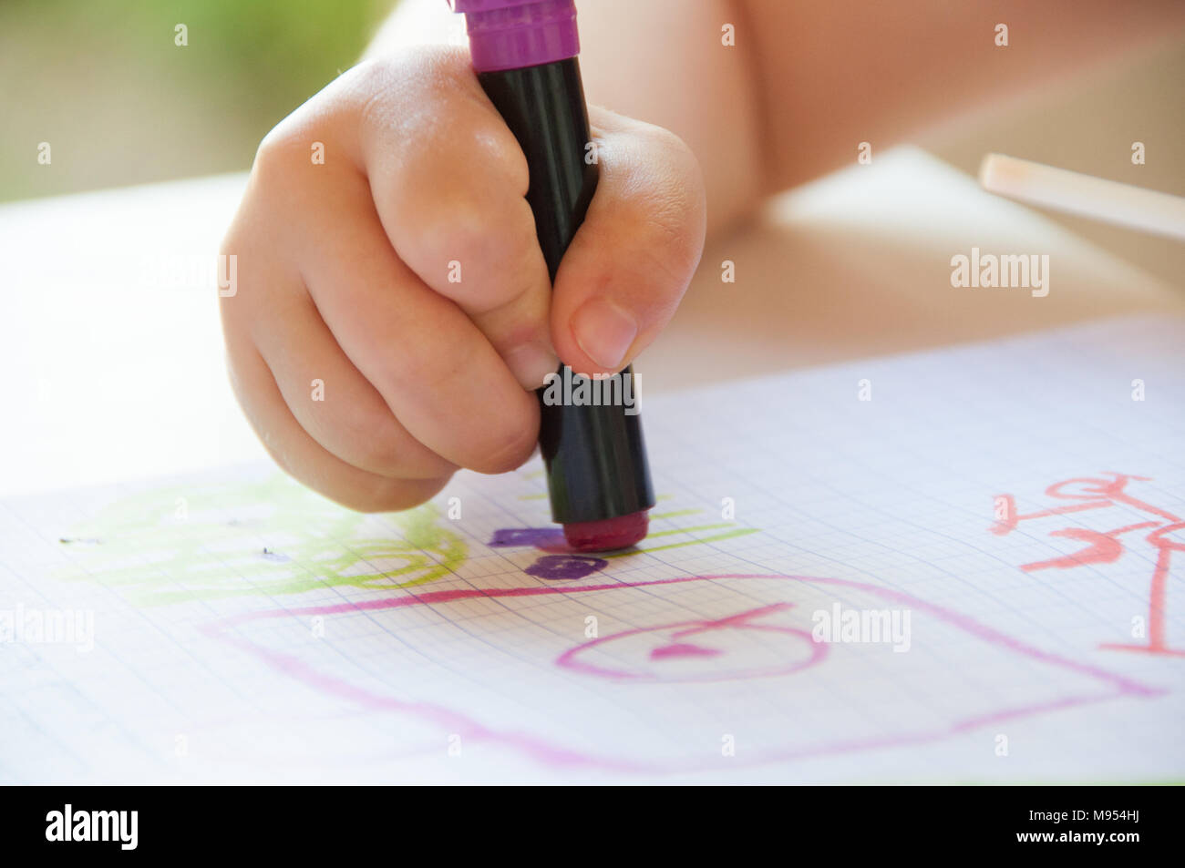 Child drawing hi-res stock photography and images - Alamy