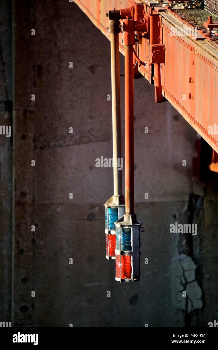 Ships warning lights hi-res stock photography and images - Alamy