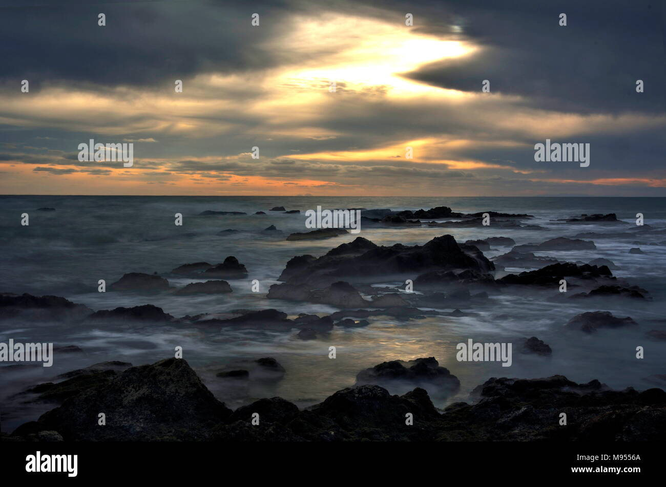 Seascape stormy sea dramatic hi-res stock photography and images - Alamy