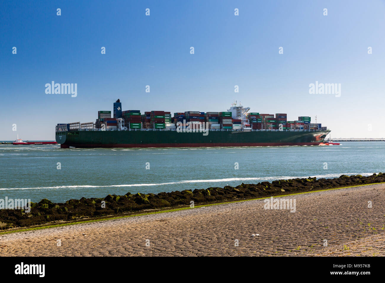 Large container ship side view hi-res stock photography and images - Alamy