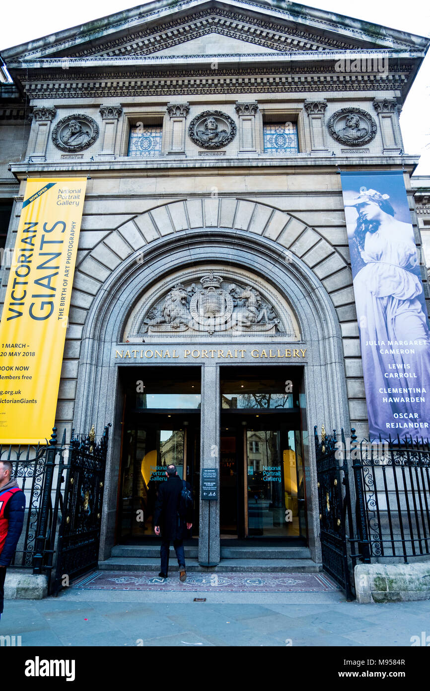 The national gallery is an art museum in trafalgar square hi-res stock ...