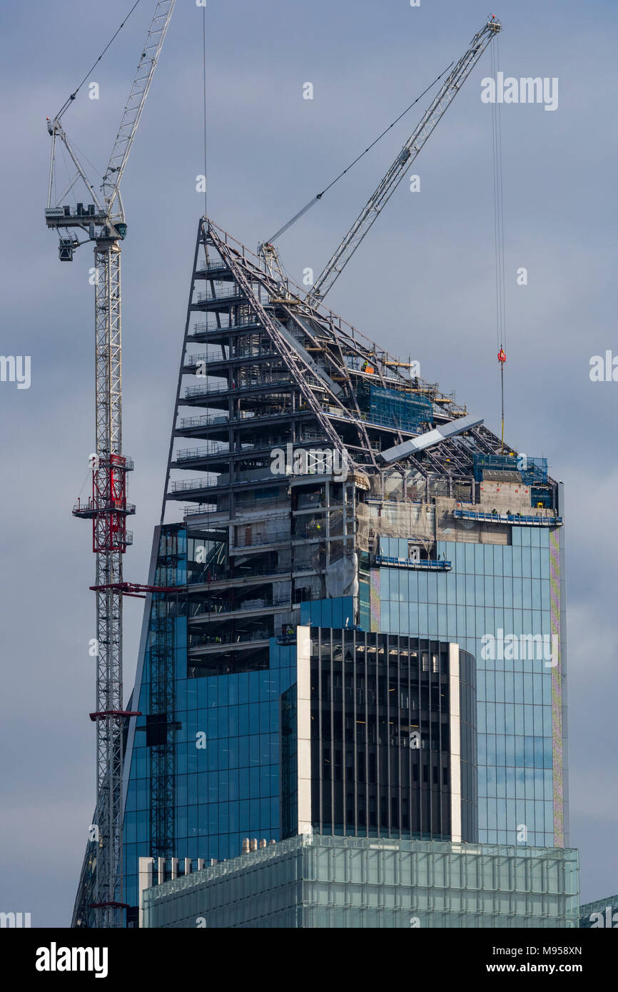 Builders building offices hi-res stock photography and images - Alamy