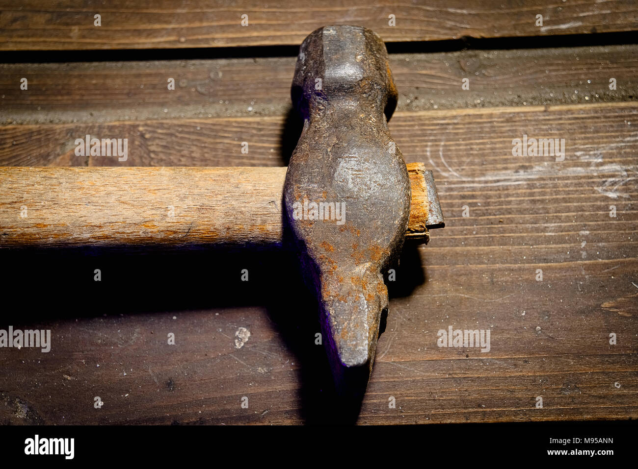 close-up old hammer Stock Photo - Alamy