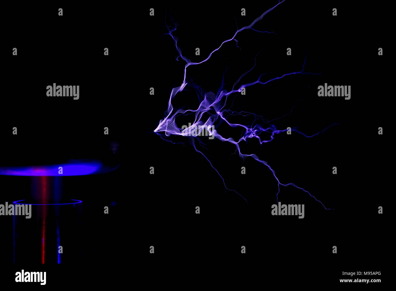 Electrostatic Discharge of Tesla Coil Stock Photo - Alamy