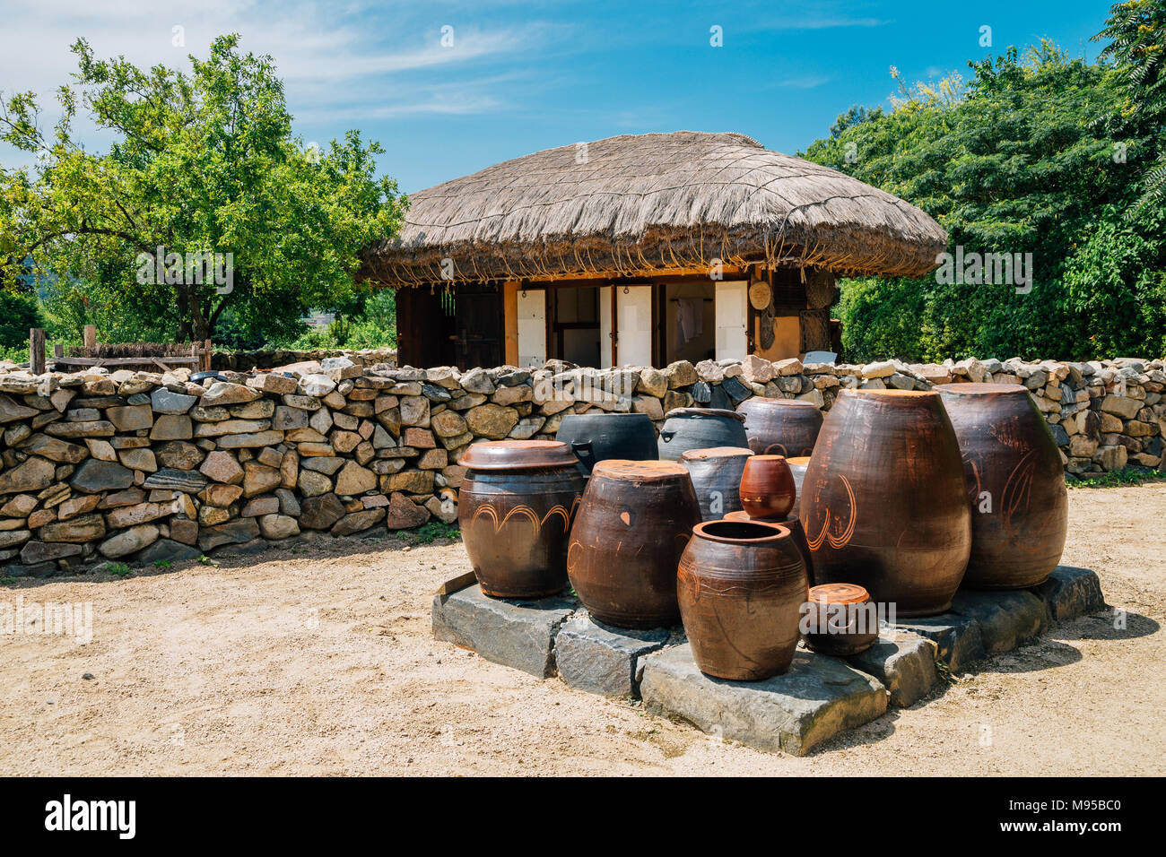 Jangdokdae, jars and Korean old traditional house Stock Photo - Alamy