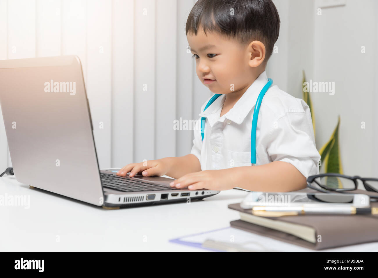 Clinician using hi-res stock photography and images - Alamy