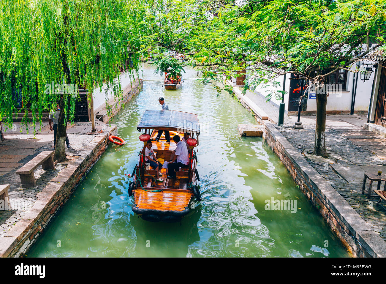 Chinese traditional boats hi-res stock photography and images - Alamy