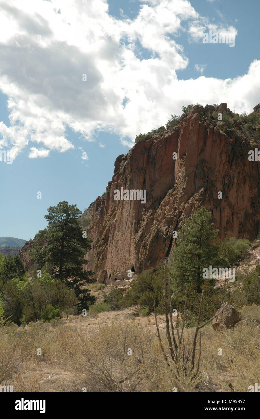 Ancient Puebloan people built homes on the valley floor and into the ...