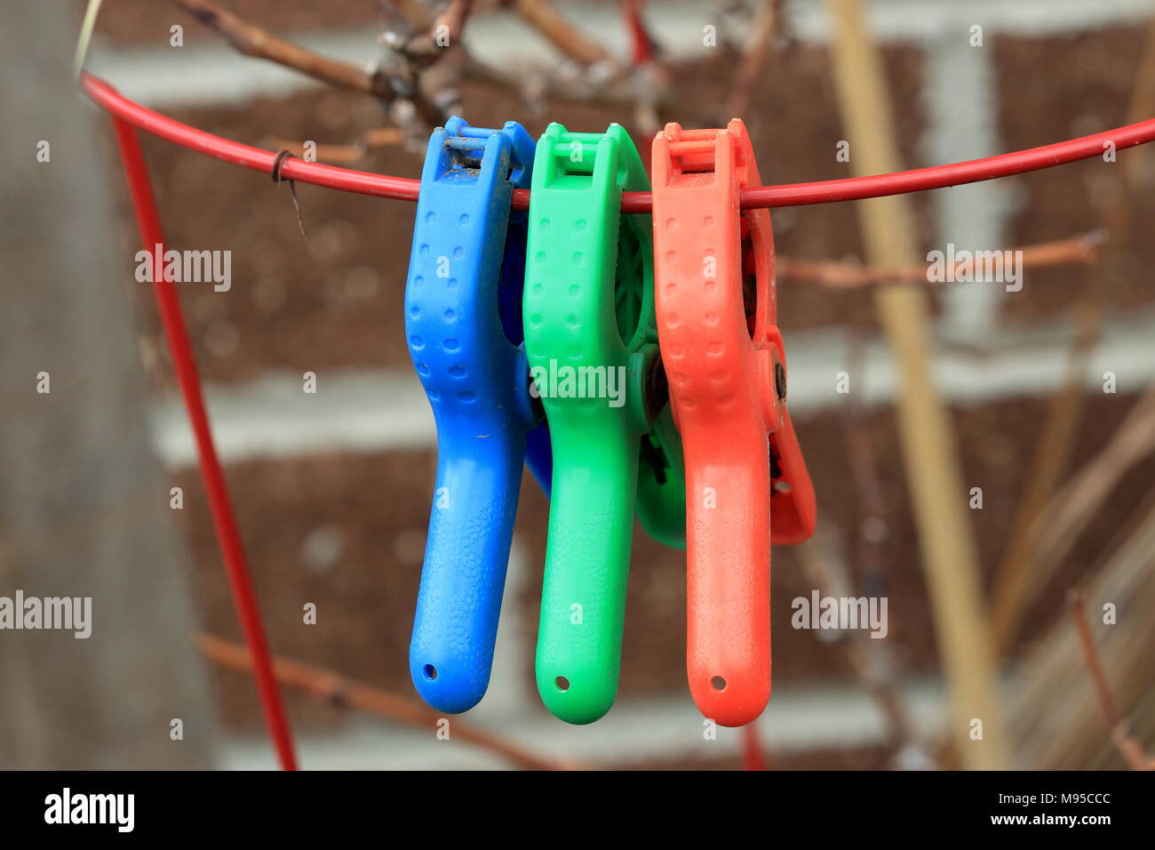 Wire clamps hi-res stock photography and images - Alamy