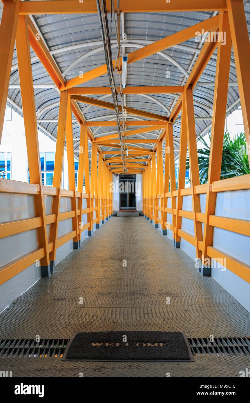 Yellow metal girder bridge hi-res stock photography and images - Alamy