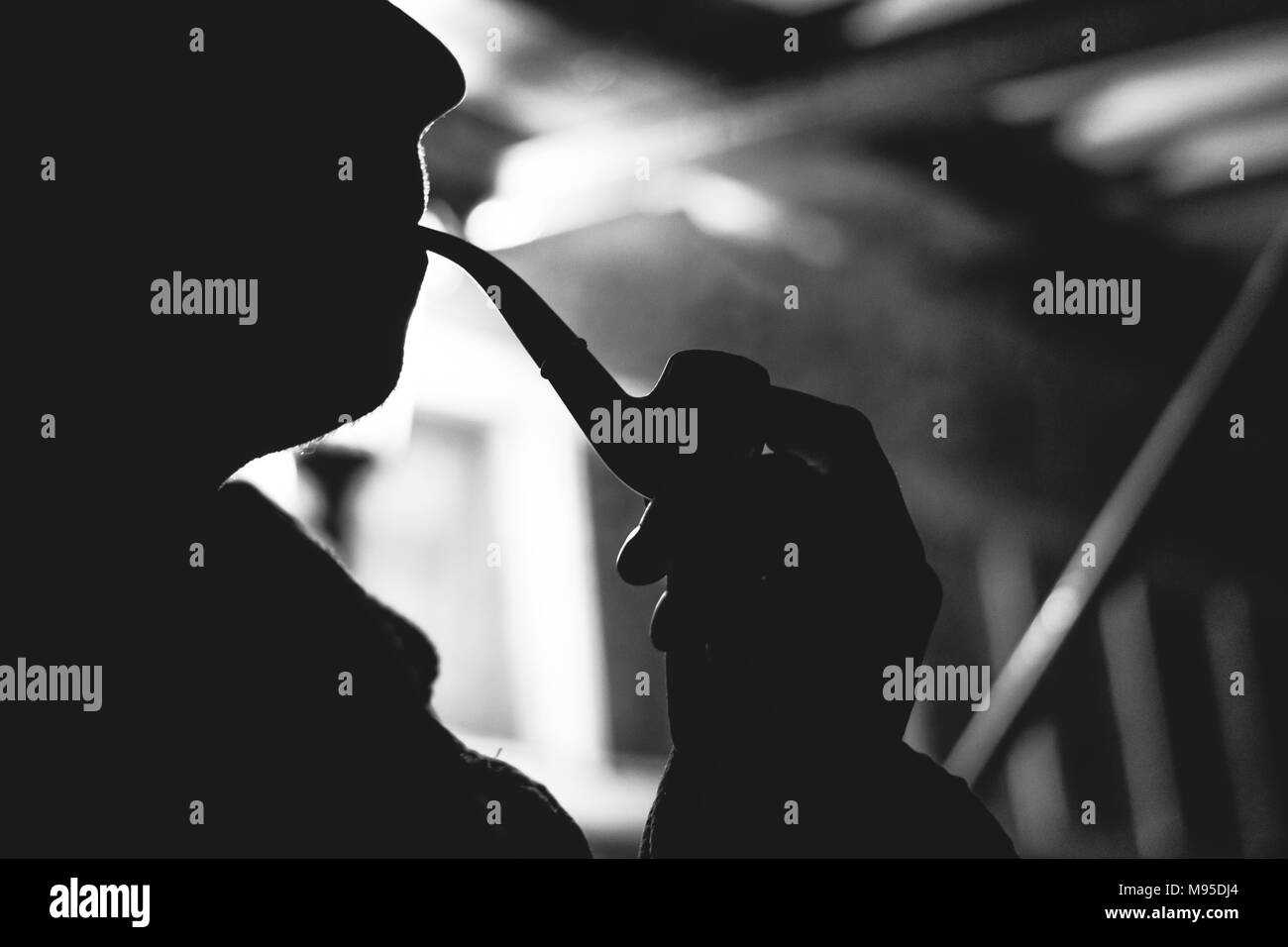 Man in tweed with pipe hi-res stock photography and images - Alamy